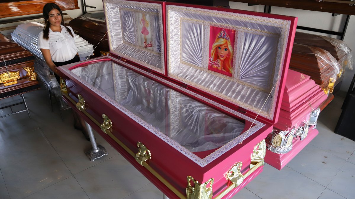 El Salvador funeral home offers pink coffins with Barbie linings – NBC ...