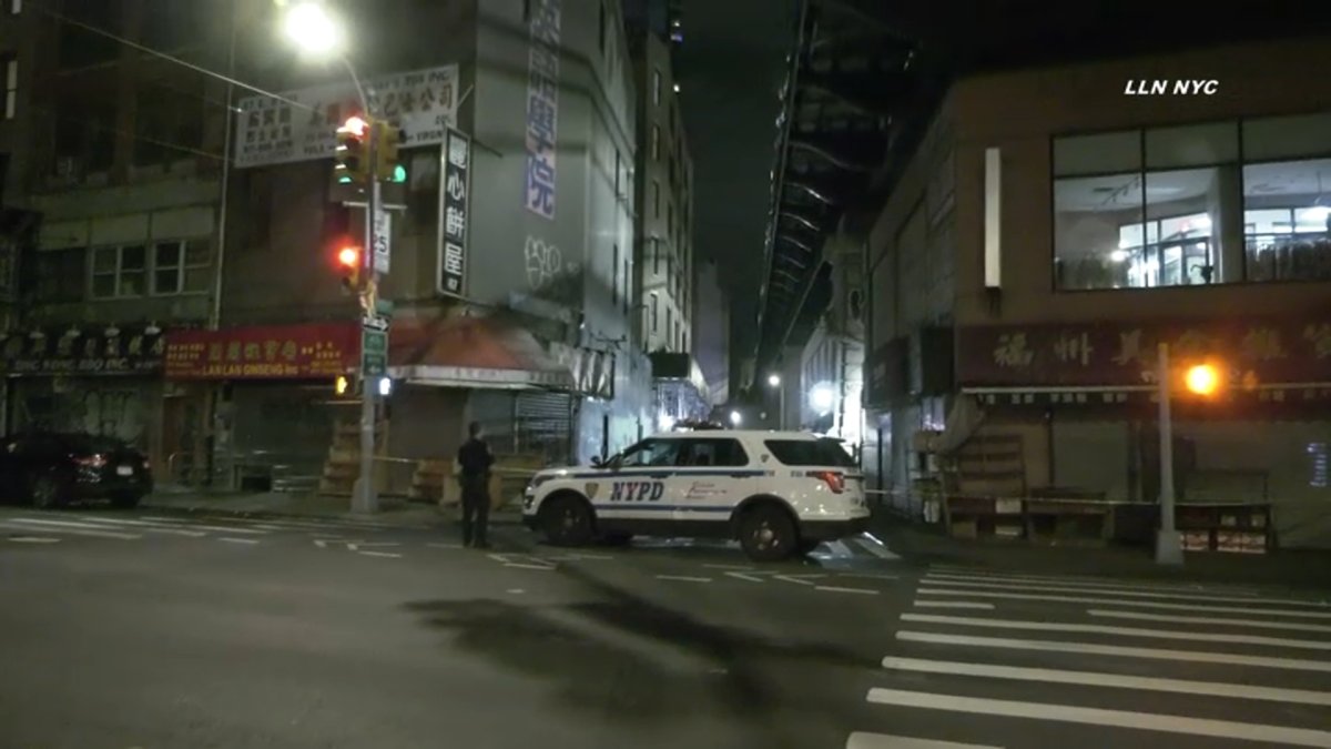 Man dies falling from Manhattan Bridge while fleeing crash – NBC New York