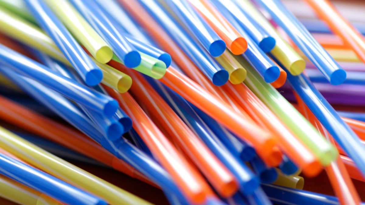 Paper and bamboo straws contain PFAS chemicals more often than plastic ...