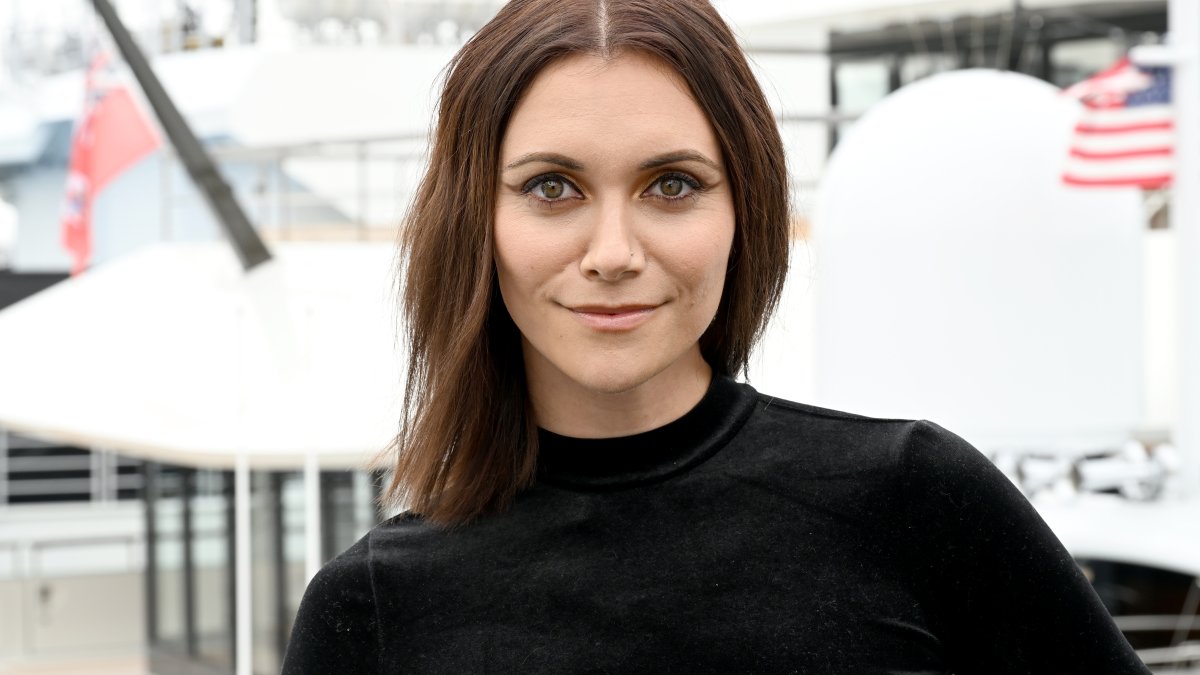 Why Alyson Stoner felt ‘uncomfortable’ kissing Sprouse twins – NBC New York