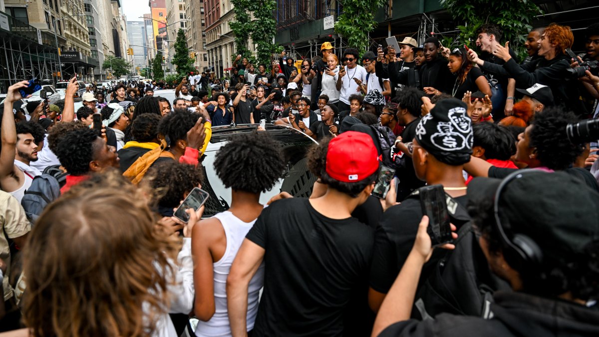 Kai Cenat giveaway: What Union Square looked like during Friday ...