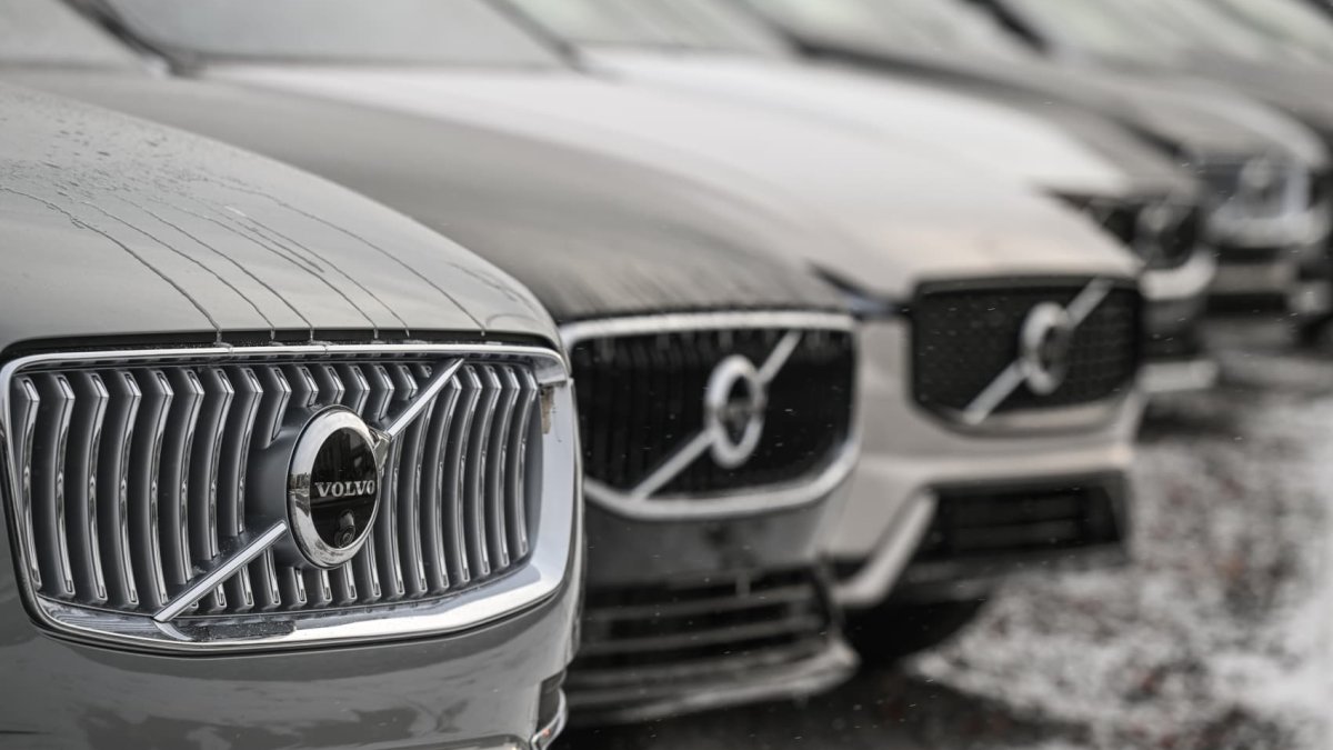 Volvo shares tumble to record low as Chinese owner Geely sells off ...
