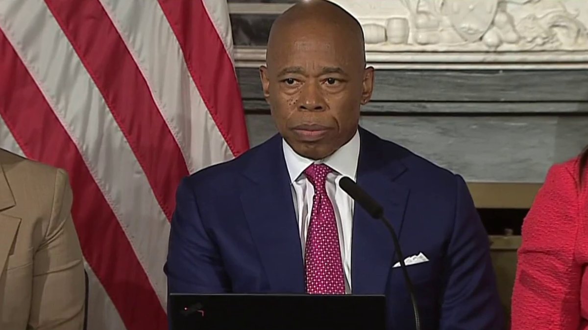 Mayor Eric Adams answers questions regarding FBI campaign money ...