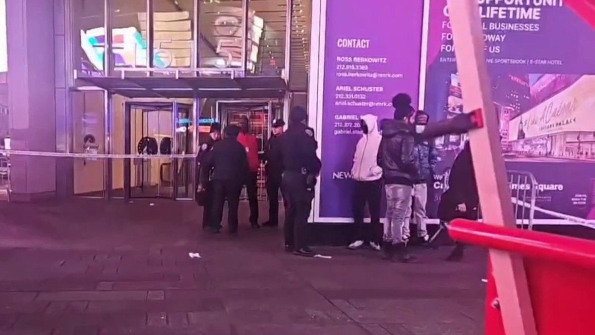 15-year-old stabbed in Times Square; 5 in custody – NBC New York
