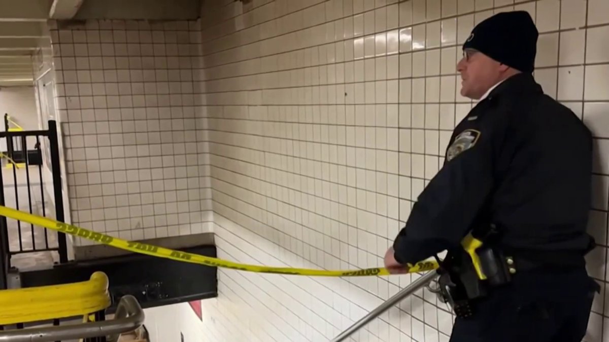 2 subway riders shot, 1 MTA worker killed in separate incidents on ...