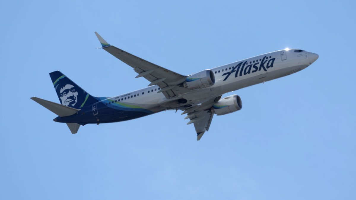 3 passengers sue Alaska Airlines after mid-flight flight incident – NBC New York