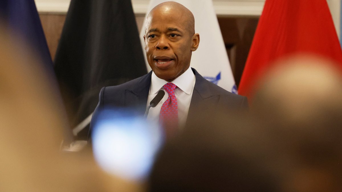 NYC Mayor Eric Adams has electronics seized by FBI – NBC New York