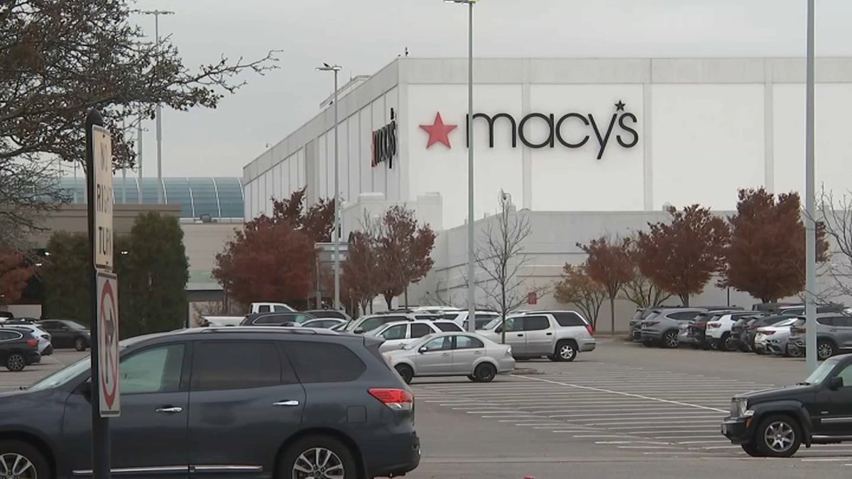 Roosevelt Field Mall robbery: $30K in jewelry stolen from Macy’s at ...