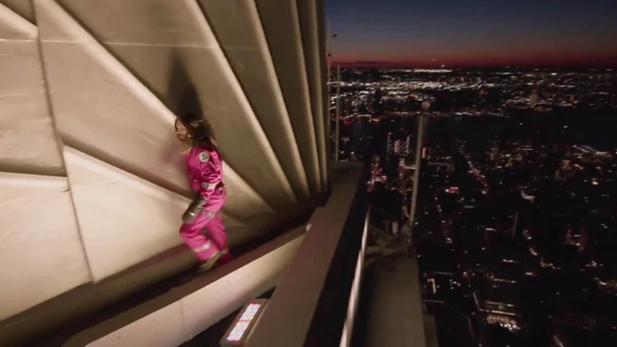 Jared Leto scales Empire State Building to promote upcoming tour – NBC ...