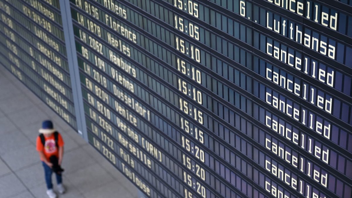 Forget the in-flight food — these are best and worst airlines when ...