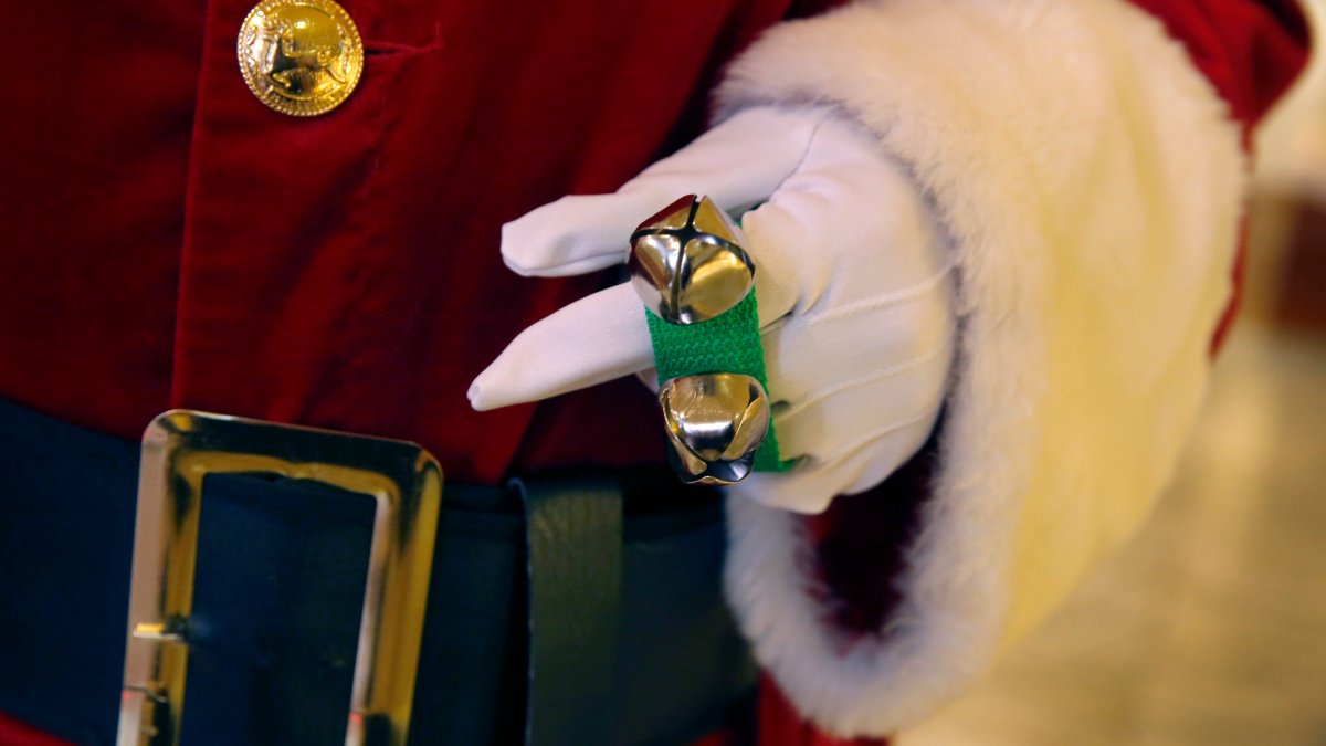 Santa Claus shares message about consent to little girl in video – NBC ...