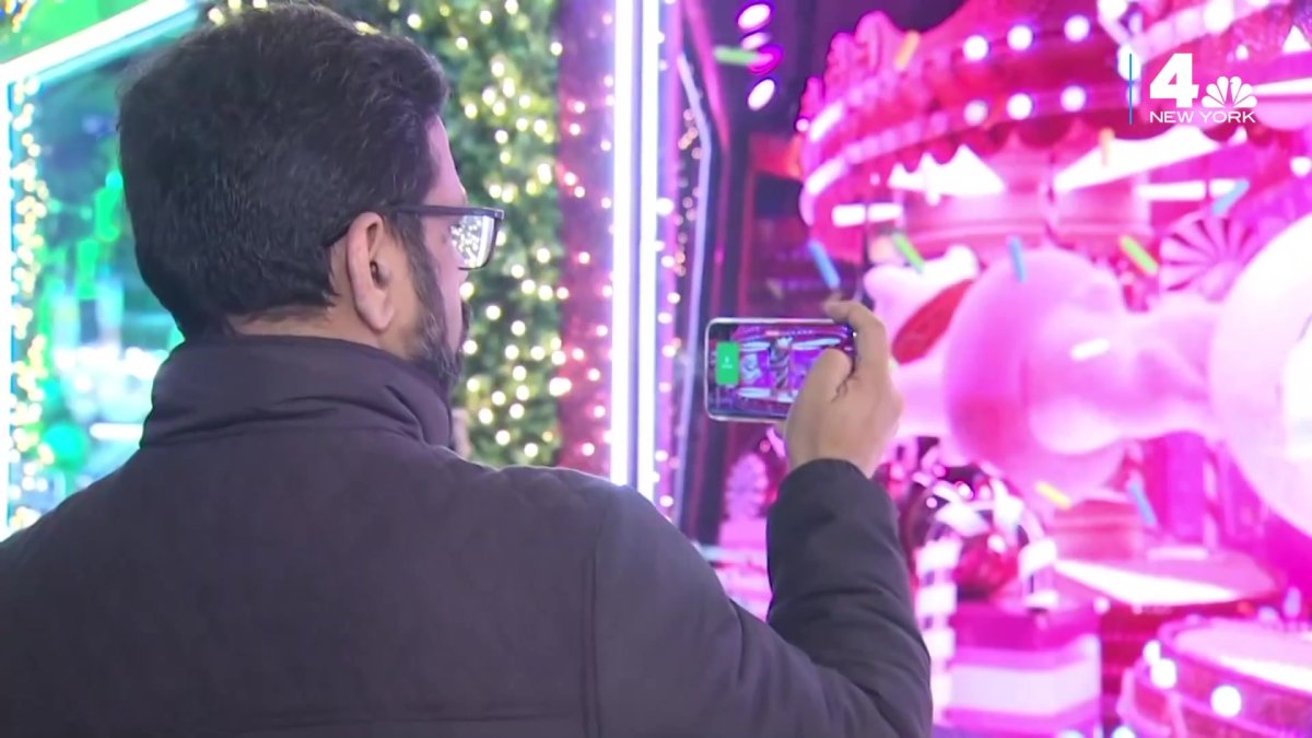 A tour of New York City’s holiday window displays – NBC New York