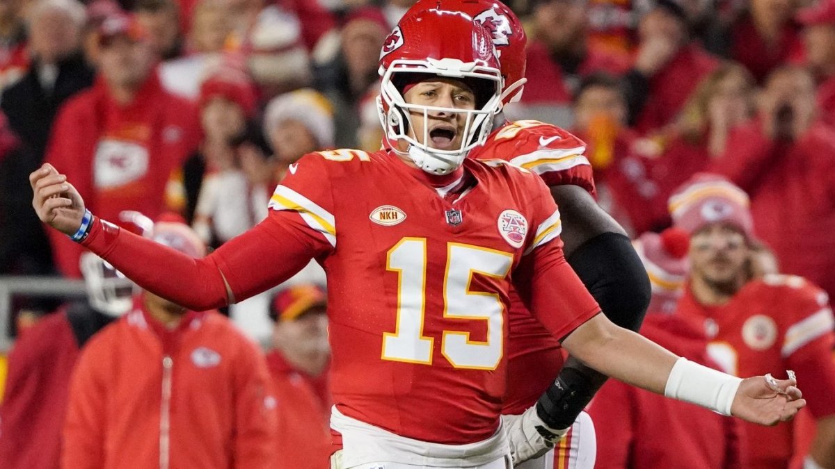 Chiefs’ Patrick Mahomes has meltdown as epic TD called back in Bills ...