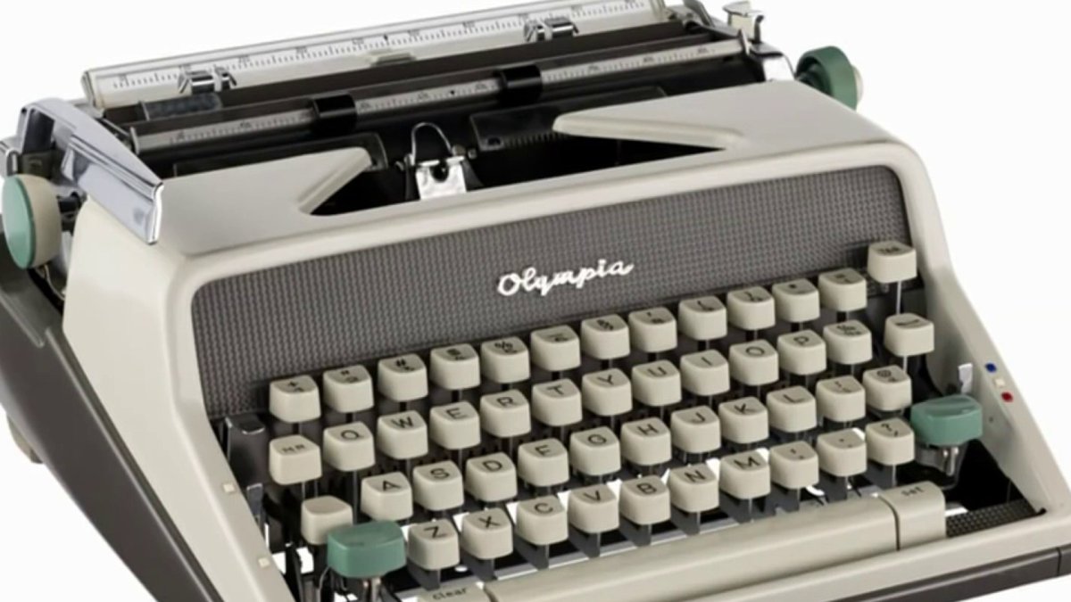 LA man to auction off unique collection of over 30 typewriters – NBC ...