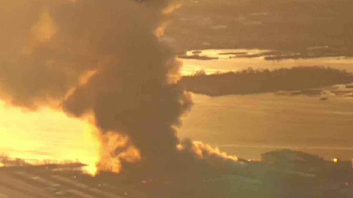 3 warehouses engulfed in flames at Elizabeth industrial park – NBC New York