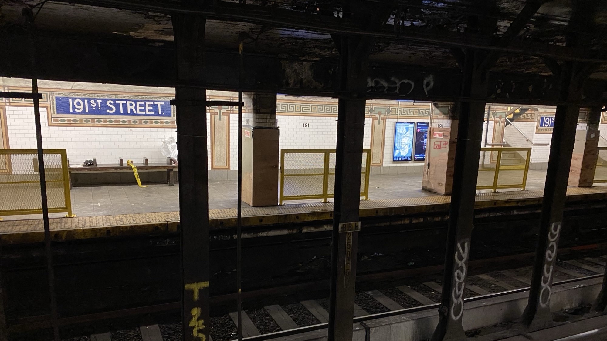 Subway barriers pop up at 191st St. subway station in Manhattan – NBC ...