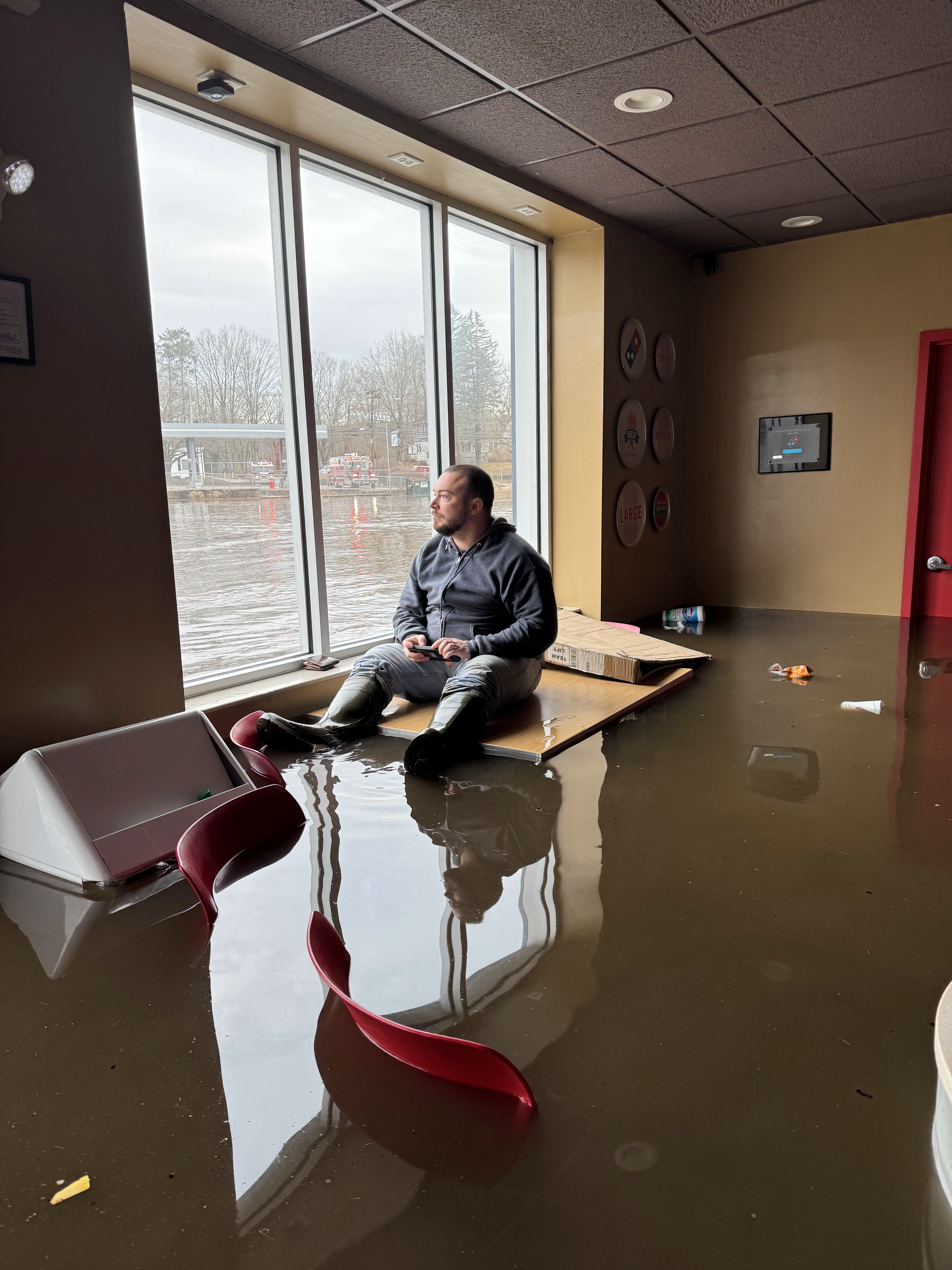Flooding traps people inside Domino’s in Norwich, Conn. – NBC New York