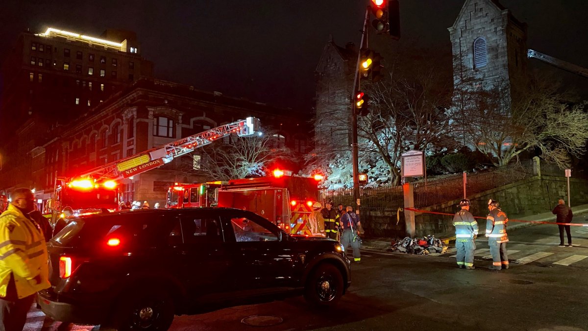 Streets closed, dorm evacuated after roof collapse at New London, Conn ...
