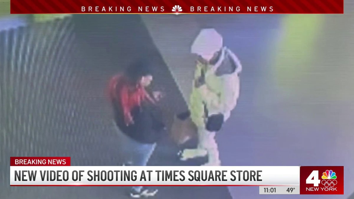 Surveillance video shows shooting at Times Square store – NBC New York