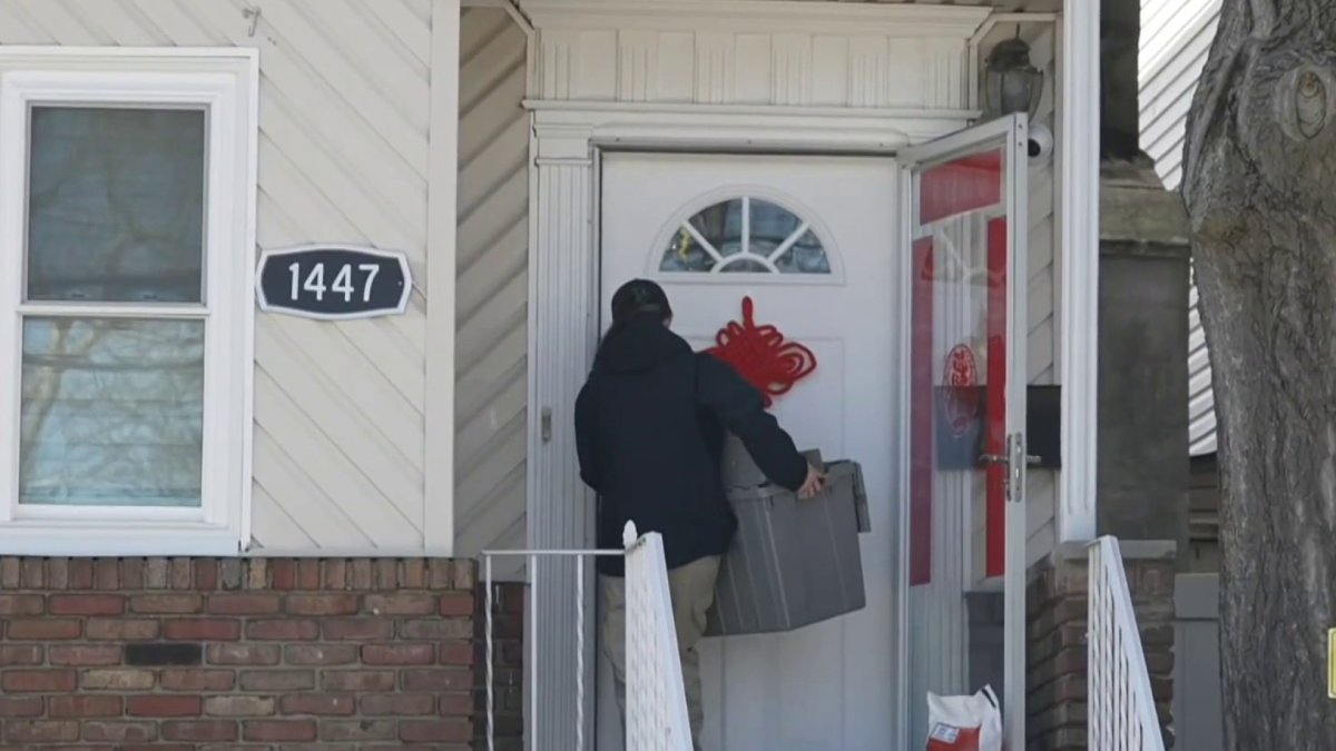 FBI raids Bronx home of Mayor Adams’ aide – NBC New York FBI raids Bronx home of Mayor Adams’ aide – NBC New York