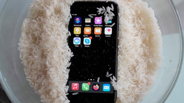 How do I dry out my iPhone or Android if it gets soaked in water? – NBC ...