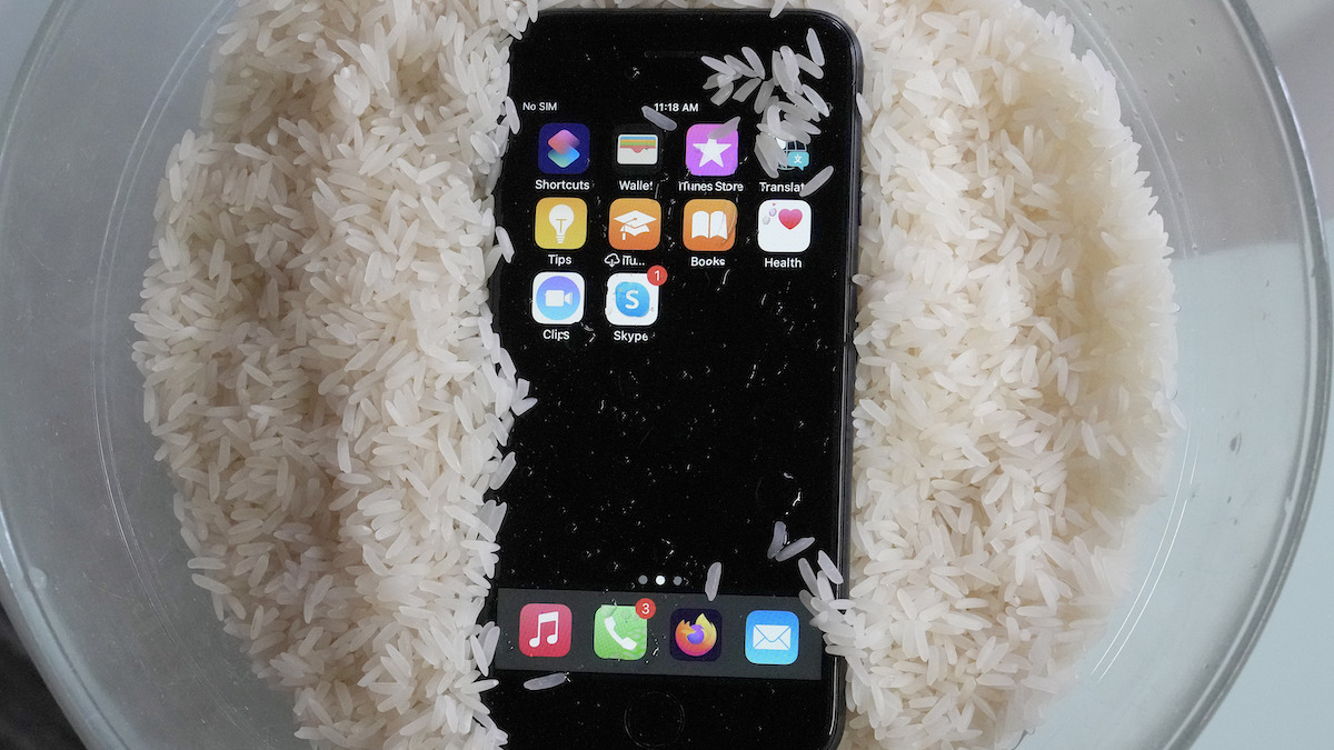 How Do I Dry Out My Iphone Or Android If It Gets Soaked In Water Nbc