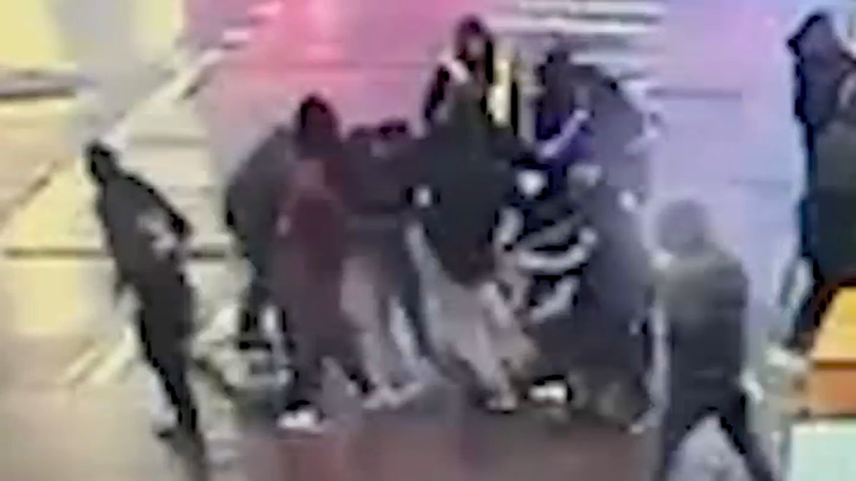 Video shows Times Square stabbing, beating of teen – NBC New York
