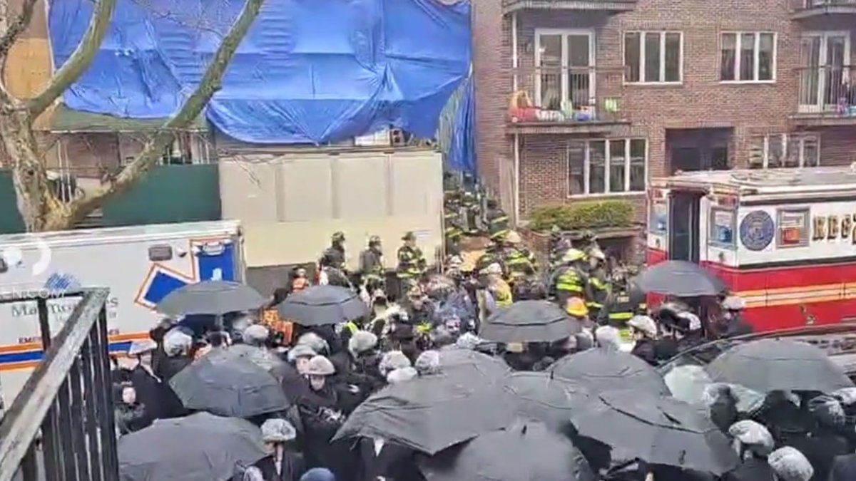 Brooklyn collapse kills man at Borough Park location – NBC New York