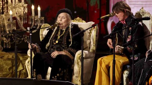 Joni Mitchell makes Grammy Awards debut performance at 80 years old ...
