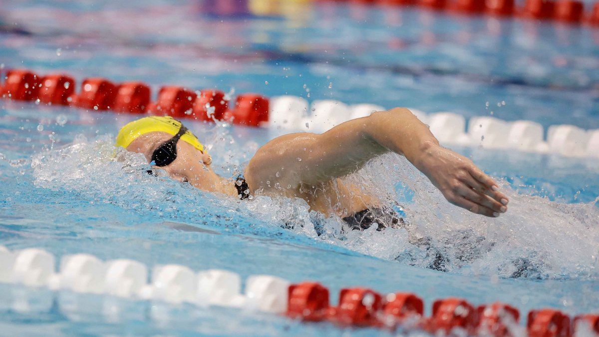 Summer McIntosh ends Katie Ledecky’s 800m freestyle unbeaten streak ...