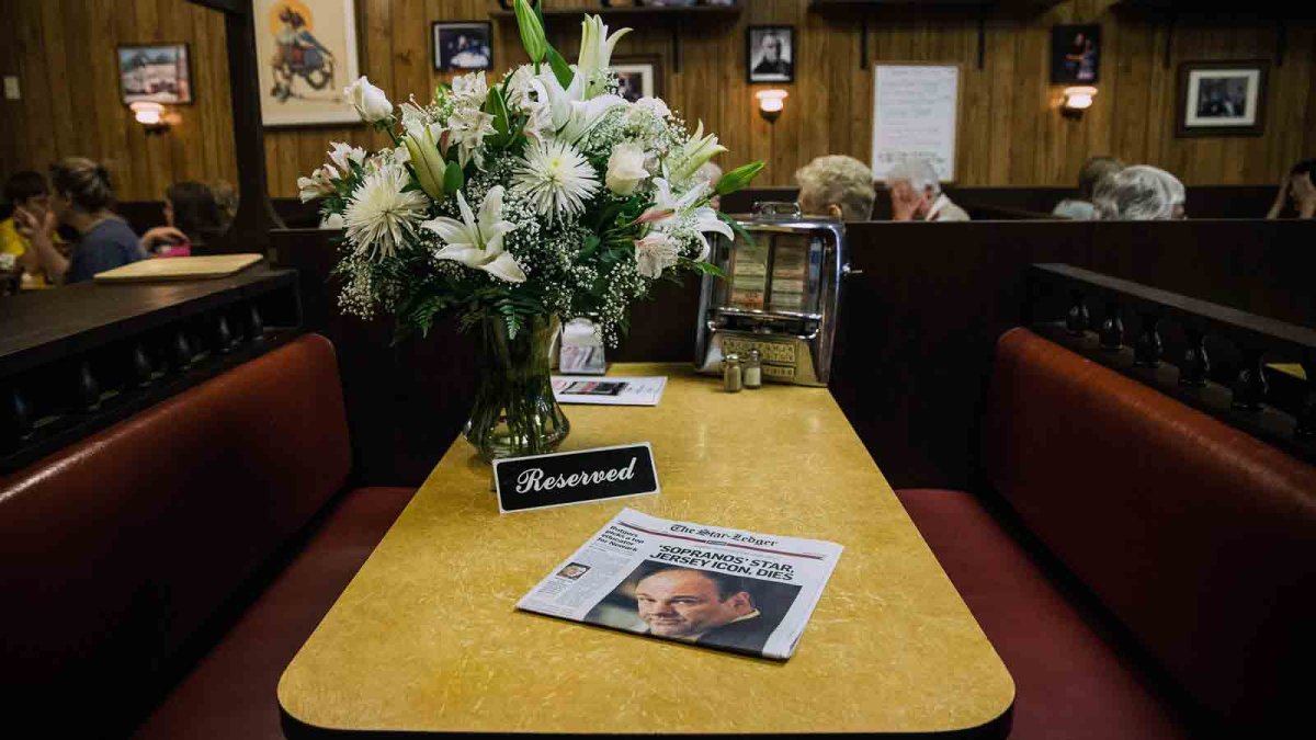 Iconic booth from ‘The Sopranos’ final scene up for auction – NBC New York