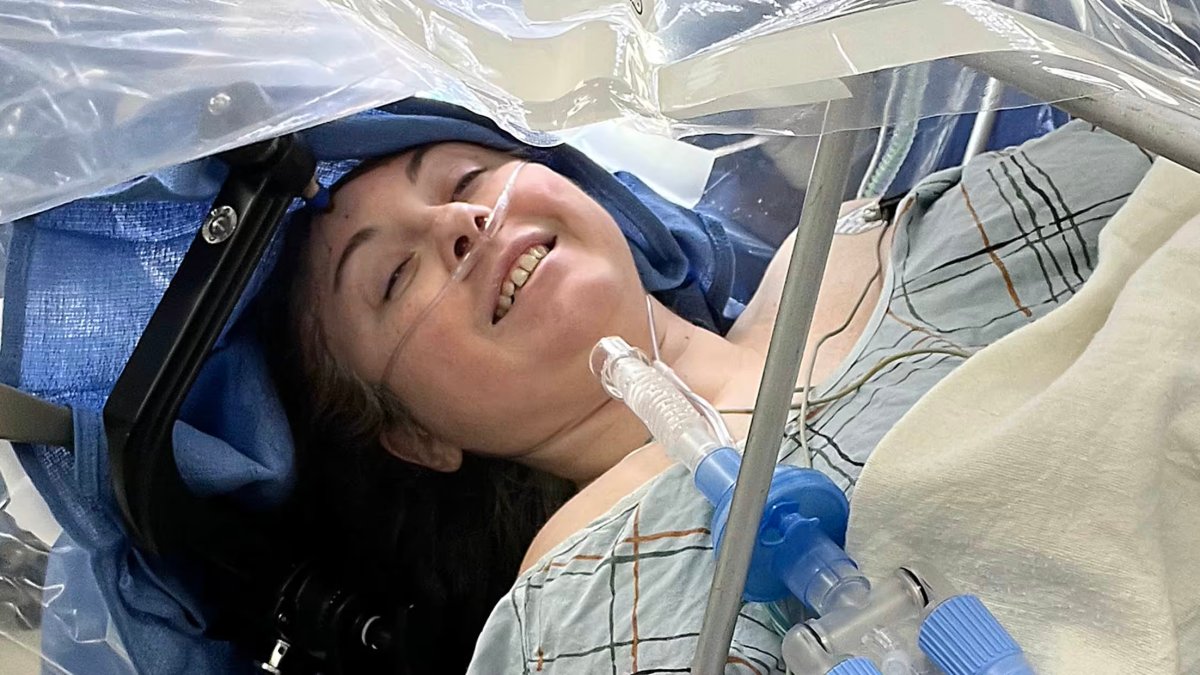 Woman, 36, shares what awake brain surgery is like — and why Taylor ...