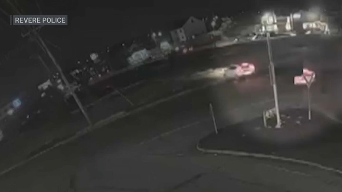 VIDEO: Flying car at Revere’s Brown Circle rotary – NBC New York