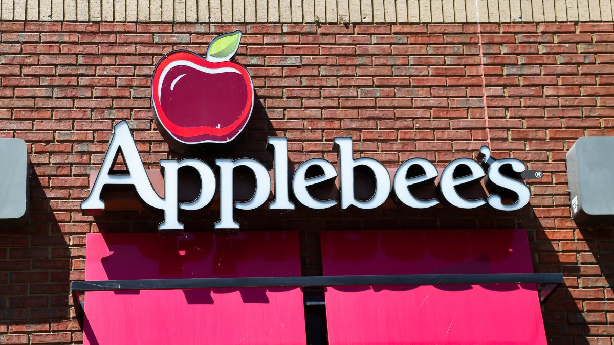 Applebee’s is giving away free wings this week. Here’s how to get yours ...
