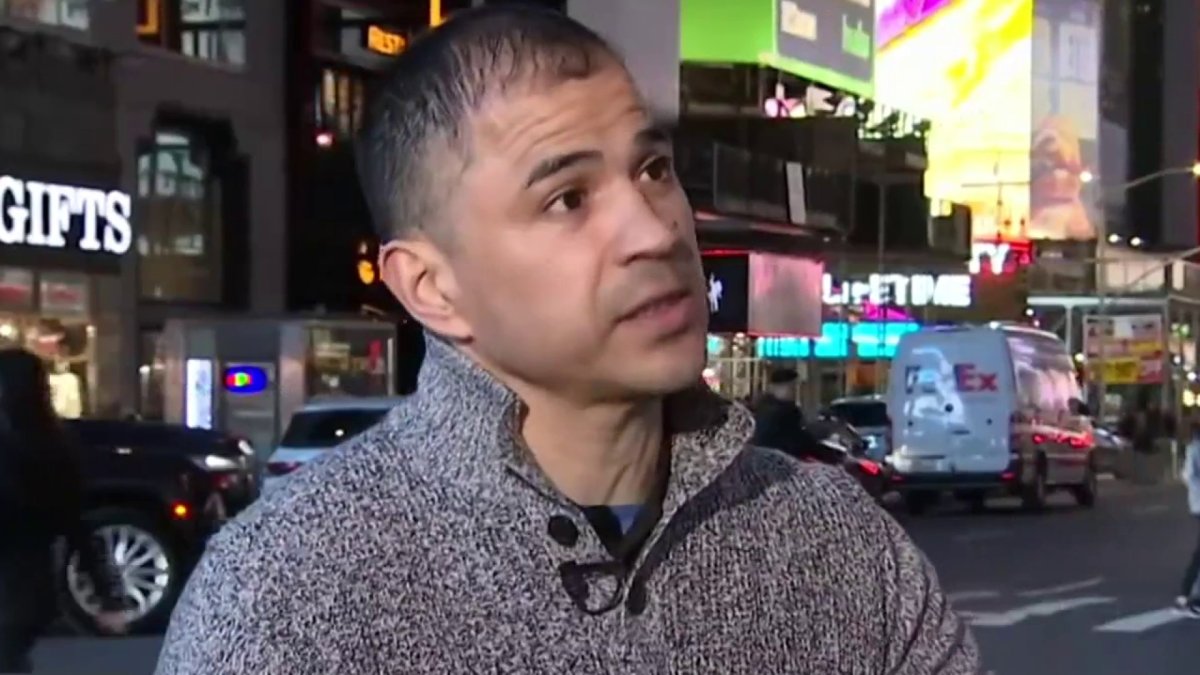 Subway hero saves women from passenger threatening them – NBC New York