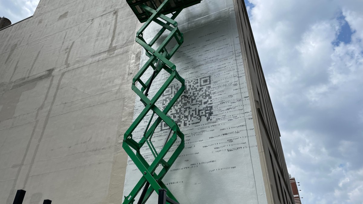 Taylor Swift fans attempt to decode QR code mural in Chicago – NBC New York