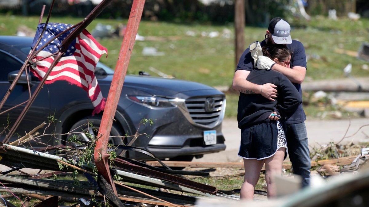 5 dead and 35 hurt as tornadoes ripped through Iowa – NBC New York