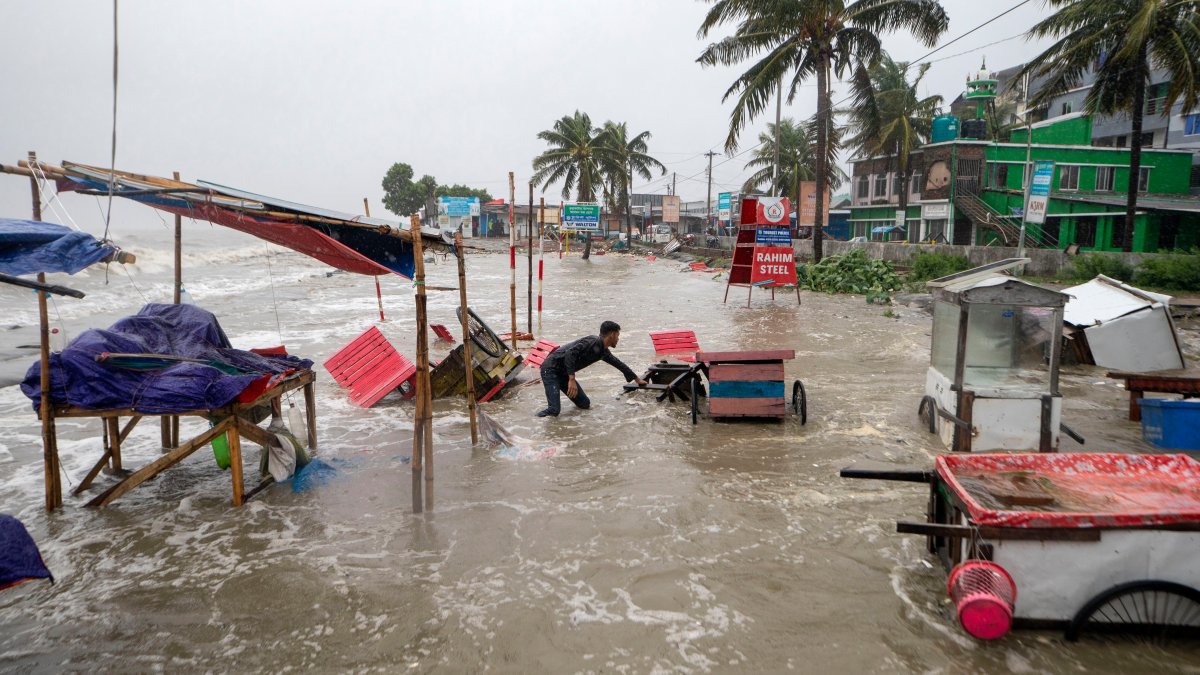 Bangladesh evacuates hundreds of thousands as a severe cyclone ...