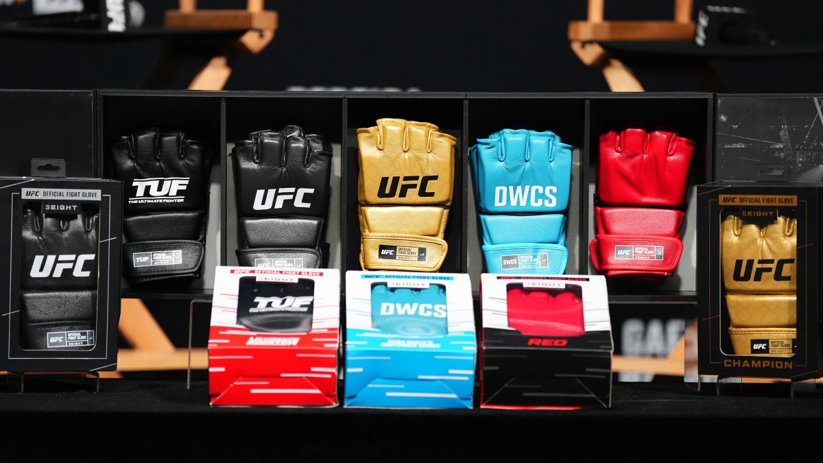 UFC to debut new fighter gloves designed to minimize eye pokes – NBC ...
