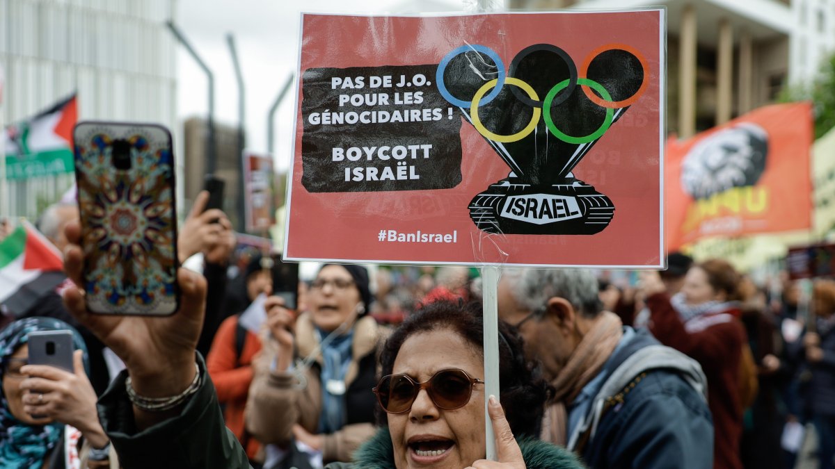 Pro-Palestinian protesters rally against Israel in Paris Games – NBC ...