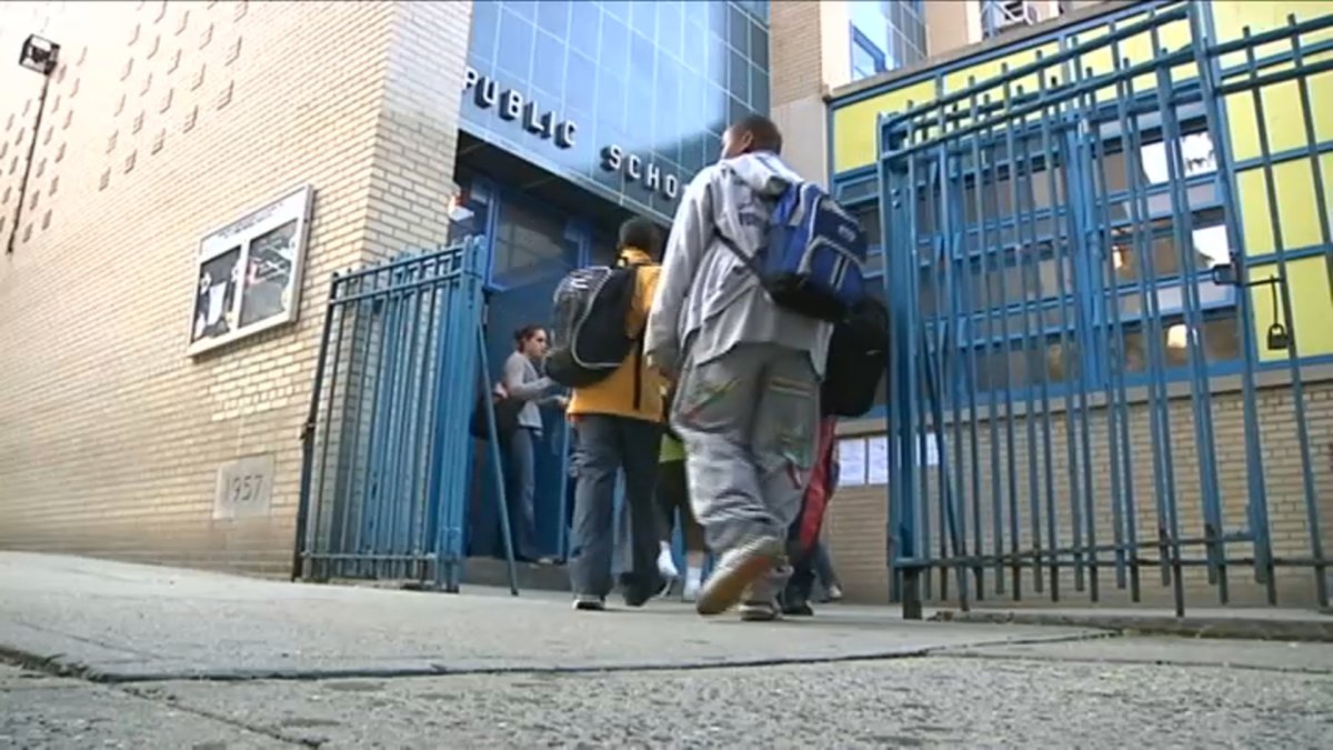 NYC schools class size: Teachers union pushes DOE to lower class sizes ...