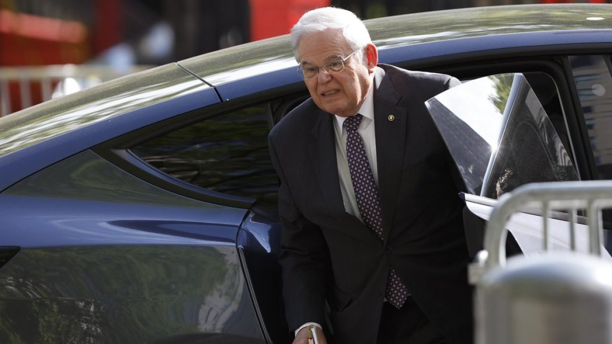 Bob Menendez trial: Key witness admits bribing senator with Mercedes ...