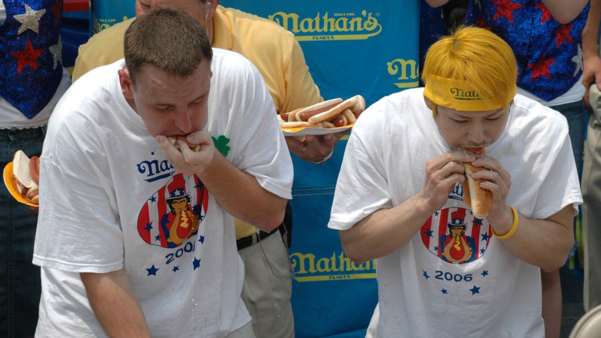 Joey Chestnut vs. Takeru Kobayashi live hot dog eating competition ...