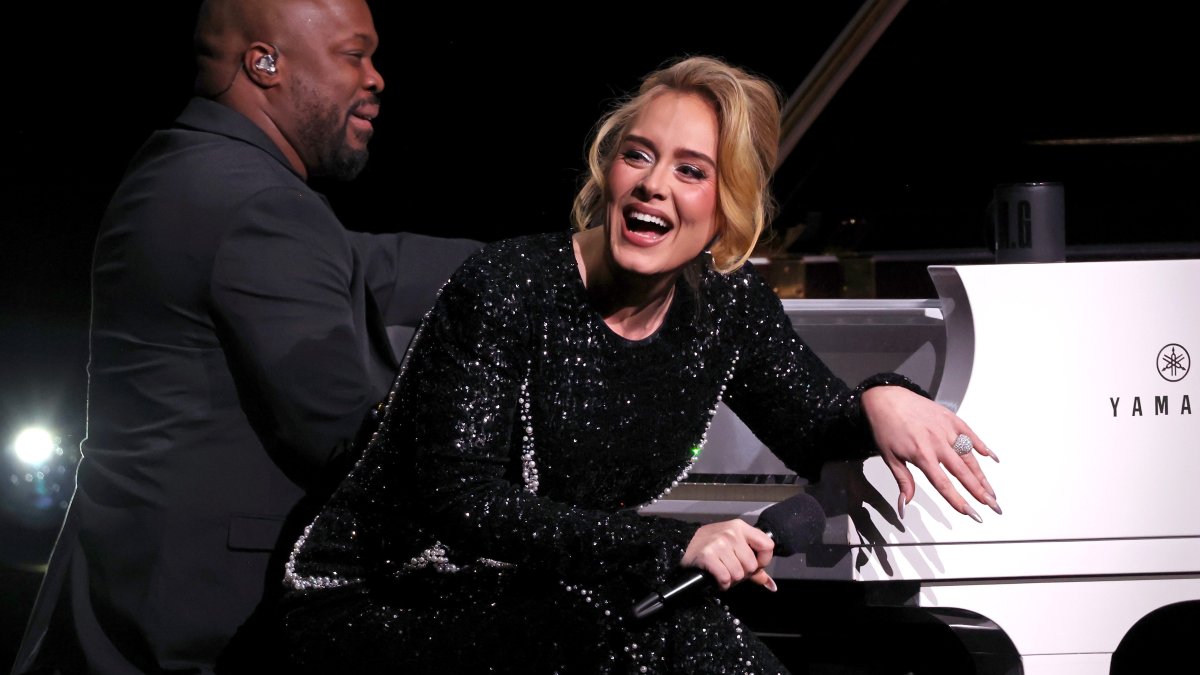 Adele claps back at audience member who heckled Pride Month at Las ...