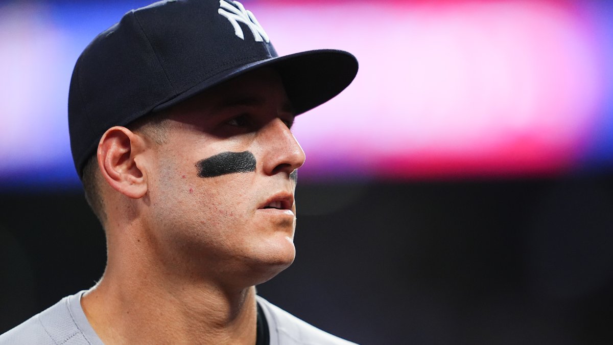 Yankees 1B Anthony Rizzo leaves game with injury to right lower arm ...