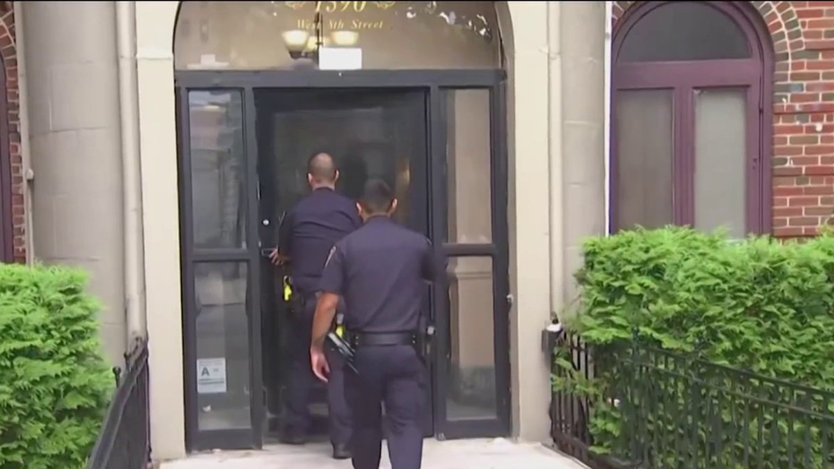 Brooklyn family stabbed, alleged killer identified – NBC New York