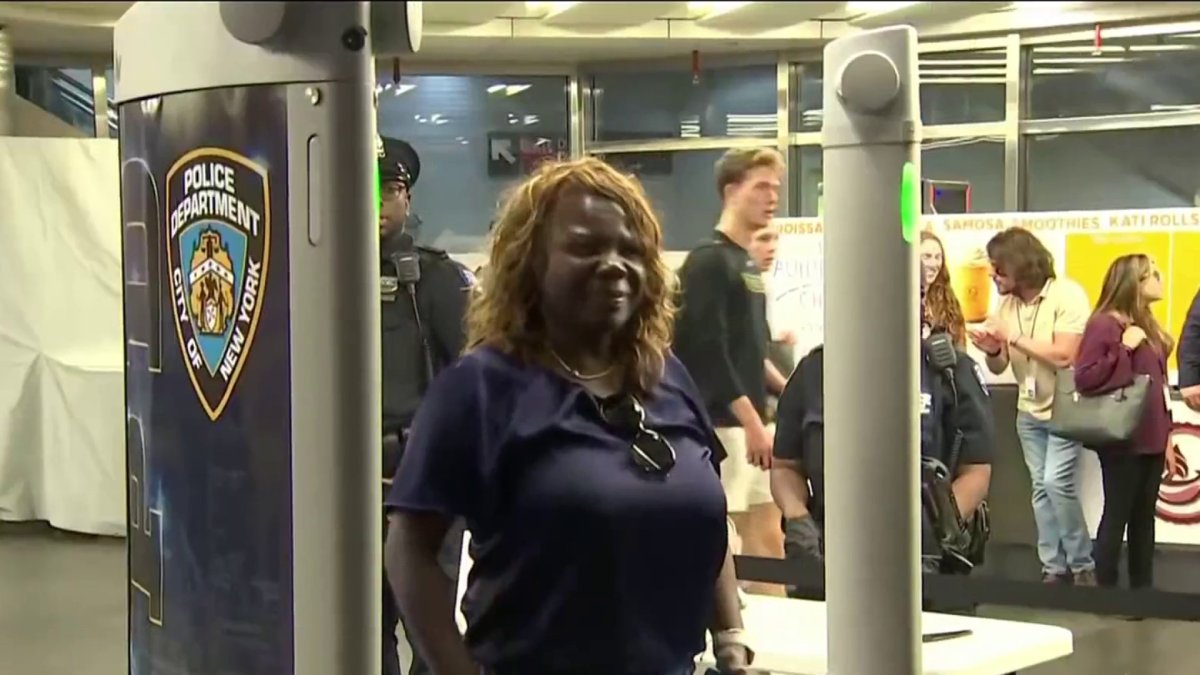 Gun detectors in place at lower Manhattan subway station, with more on ...