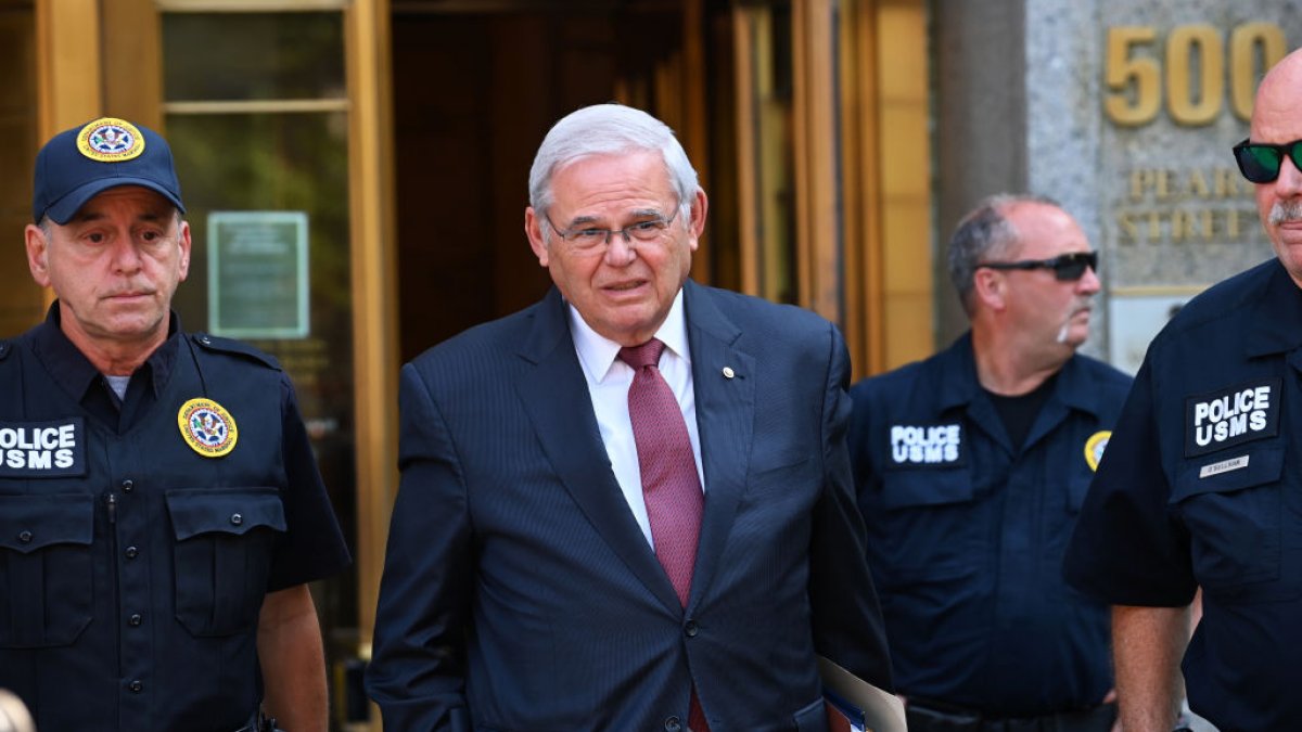 Democratic Sen. Bob Menendez tells allies he will resign after bribery ...