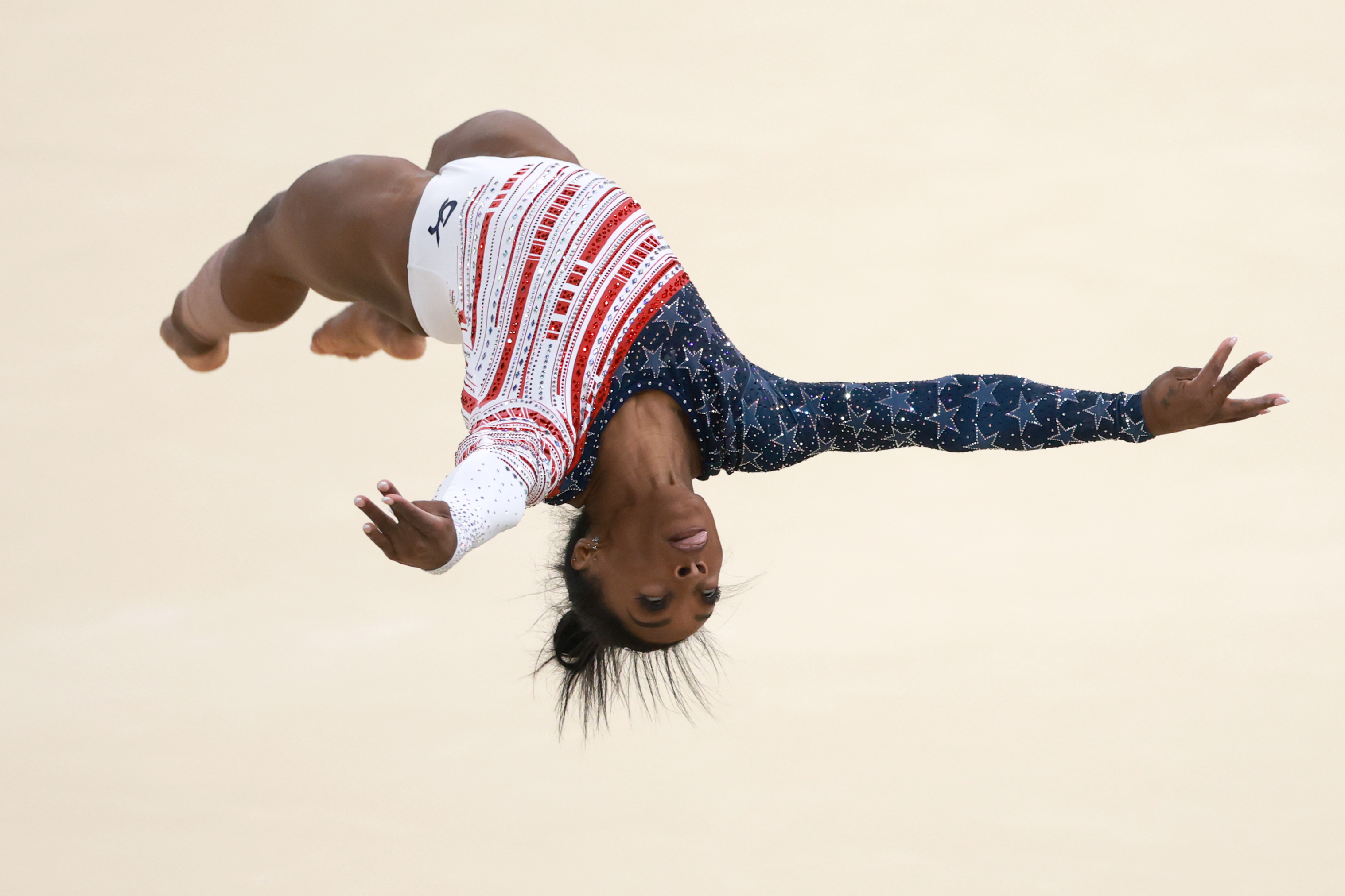 Simone Biles photos: coolest images from the women’s team final – NBC New York