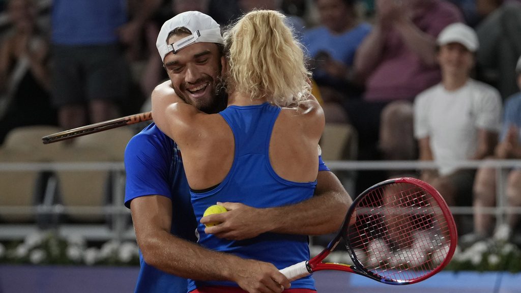 Czech tennis couple, Siniakova and Machac, win after breakup – NBC New York